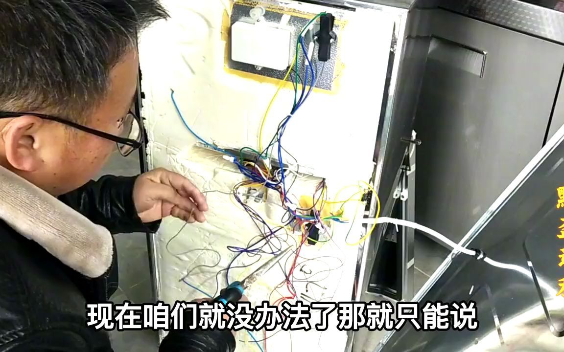 消毒柜维修 更换门的方法这么简单 下次维修不再请师傅上门了