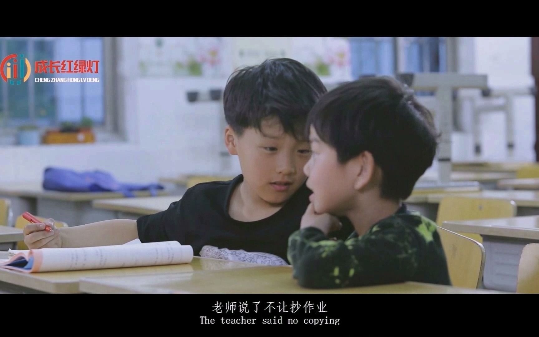 小学生沉迷手机的案例#小学生沉迷手机的微电影#小学生沉迷手机教育...