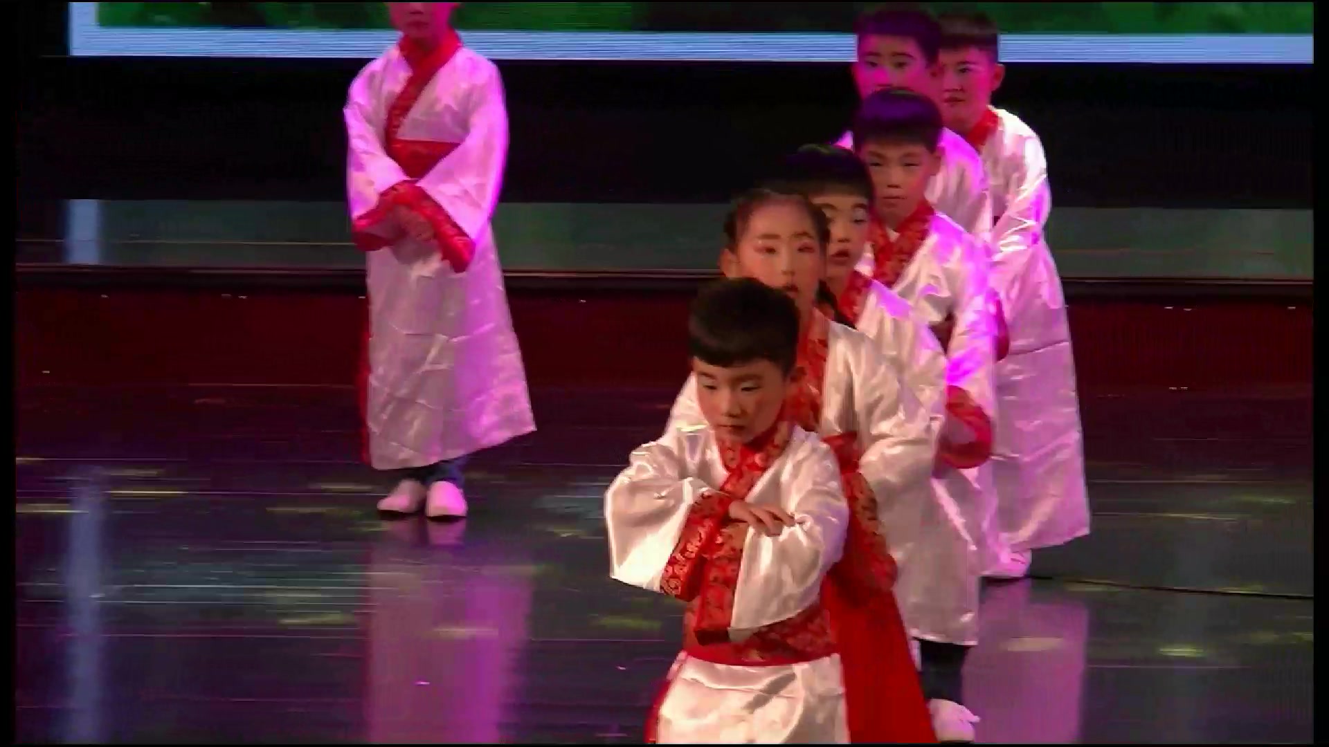紫芳幼儿园2019年学前教育宣传月启动仪式暨“放飞梦想 快乐六一”...