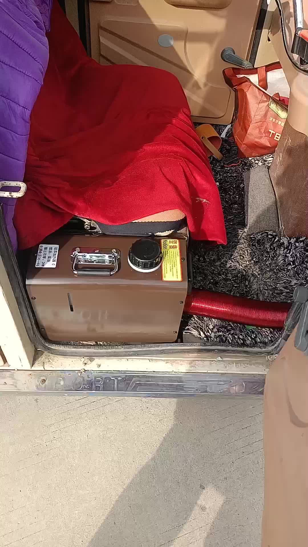 2000瓦柴暖一体机 ߈�单孔出风也有四孔出风的,出来的热量一样的,...