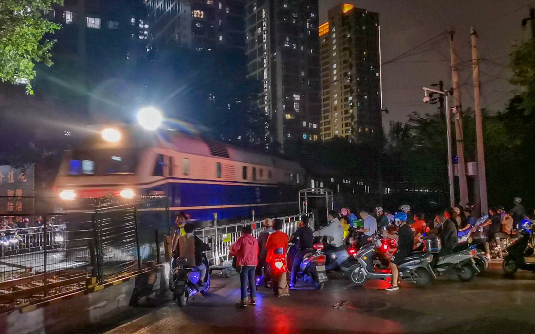 上局徐段DF11内燃机车0333号机牵引沈阳北——温州K346次列车下行...