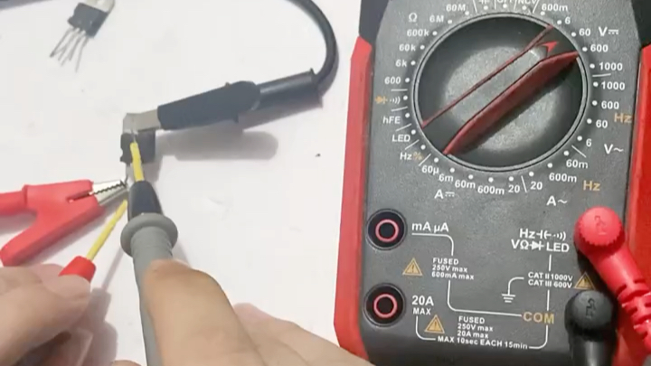 7812三端稳压器讲解及好坏判断方法