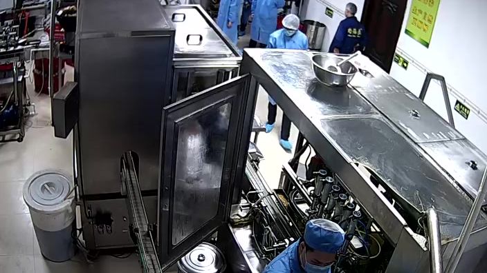 #广东 技术研发人员调试新设备!确保安全、顺利投入使用!