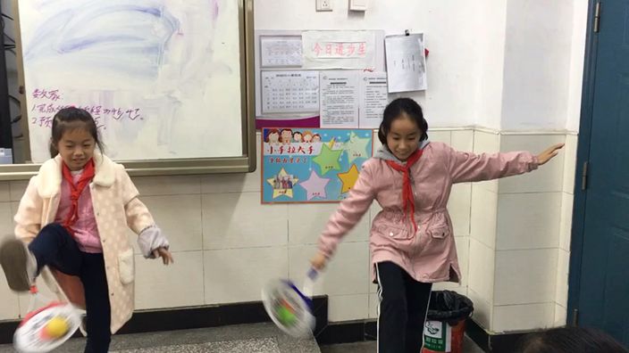 小学科学实践教学课,通过课堂小游戏来讲述科学知识