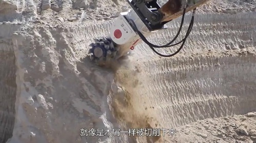 什么是滚轮研磨机?安装了88颗“钢牙”,山岩像木头一样被打碎