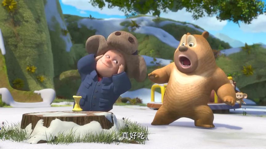 熊熊乐园:熊二给光头强吃苹果,光头强用脚丫子给吉吉挠痒痒