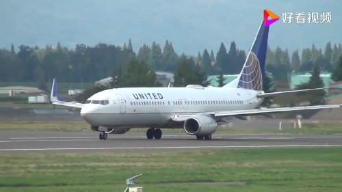 实拍飞机的起飞过程,就是喜欢这速度!