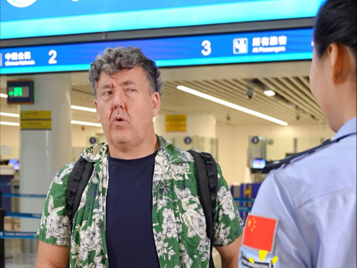 好多人是认为我真的被抓了.你看就是拍宣传片.86个国家公民来海南都...