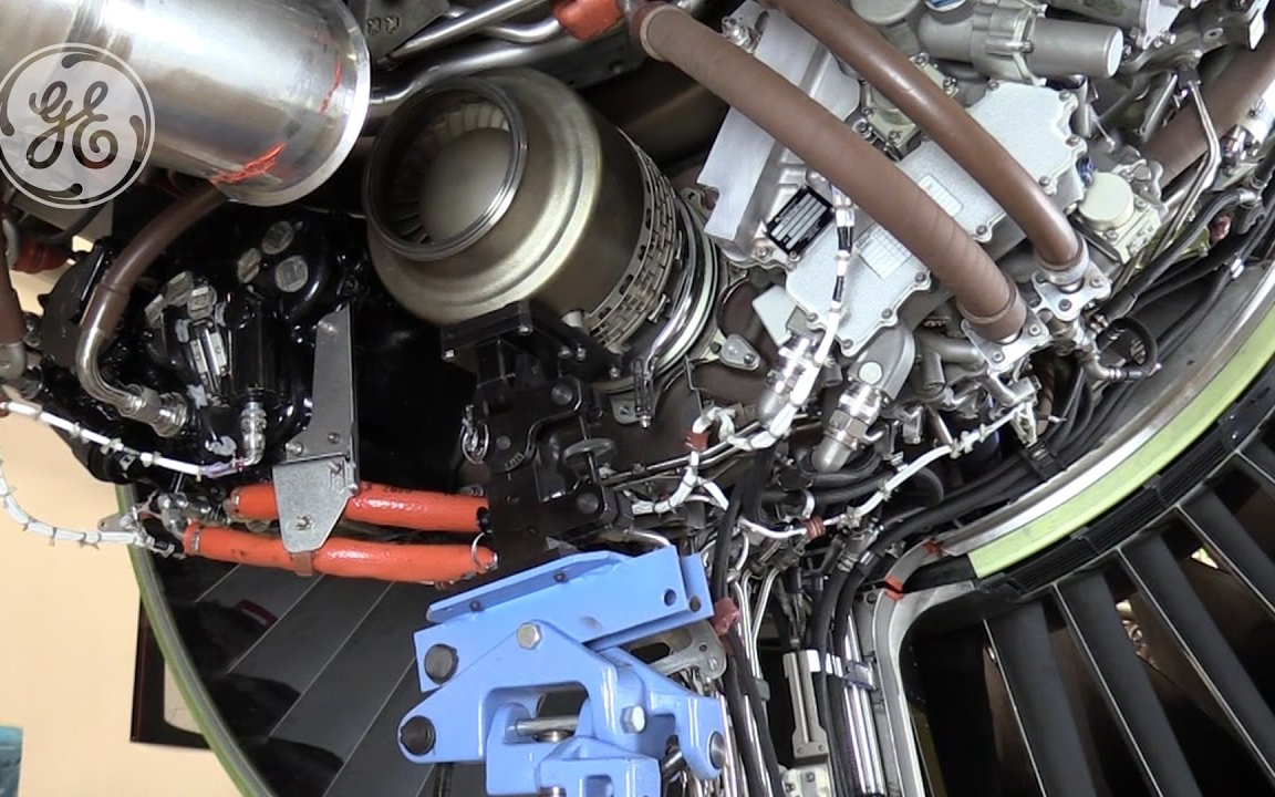 飞机维修航空维护启动器拆卸和安装