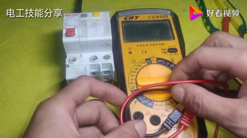 电工扫盲篇:万用表怎么测量交流电压?怎么区分火线零线?教给你