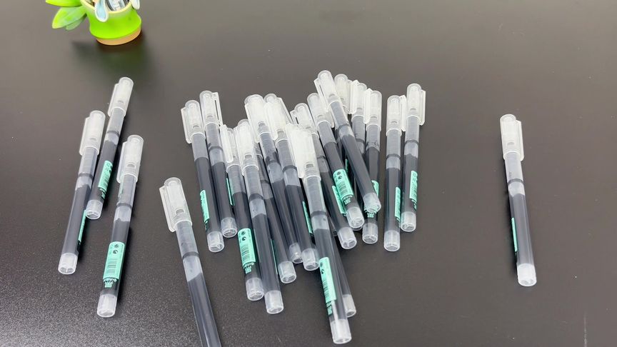 #测试 #直液式走珠笔 这个很火的直液式走珠笔真的好用吗?