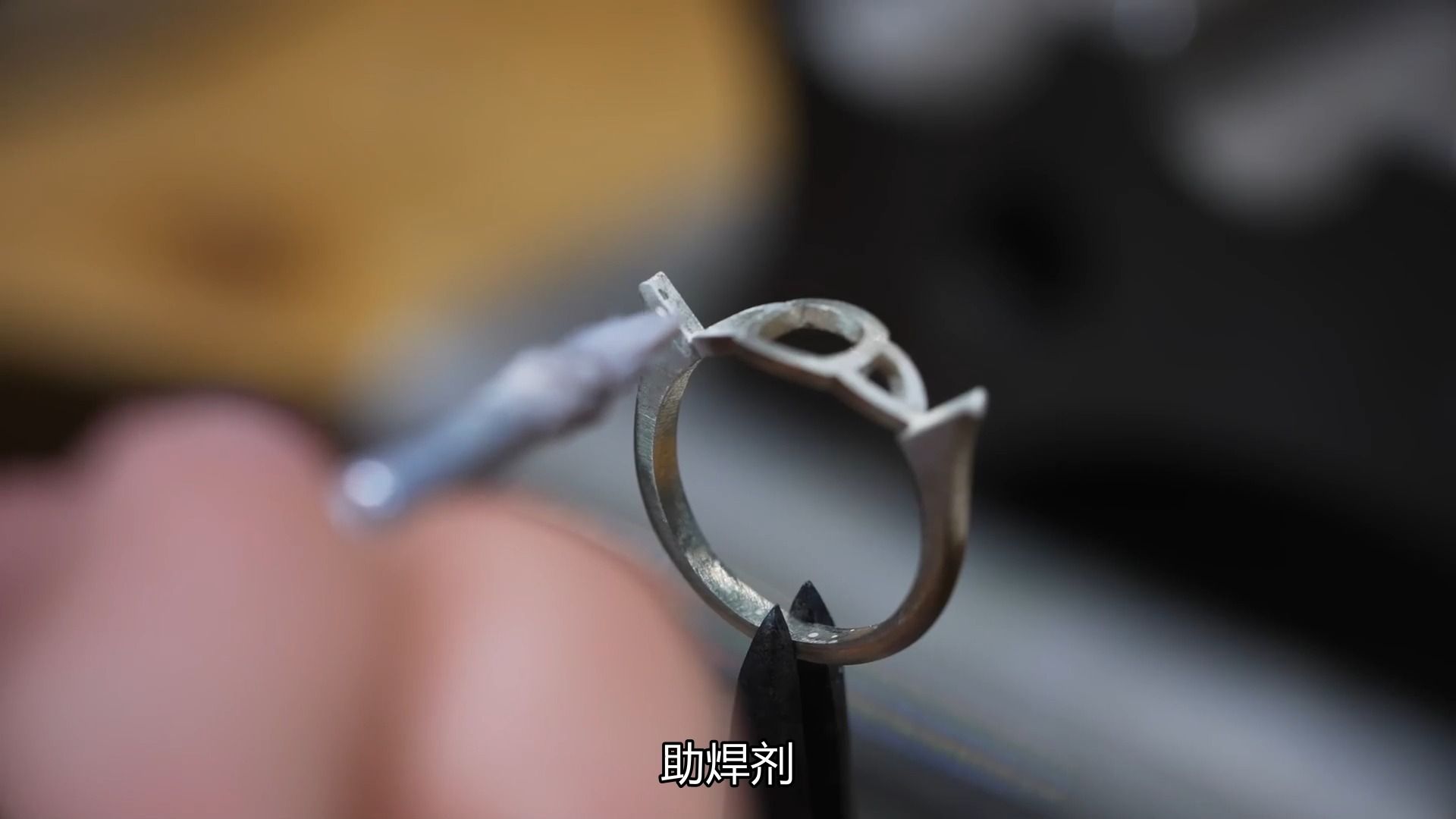 价值 300 万美元的钻石戒指 - 它是如何制作的!