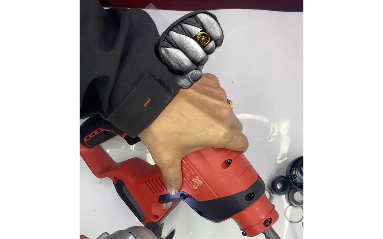 大有5401锂电冲击钻拆解内部结构。