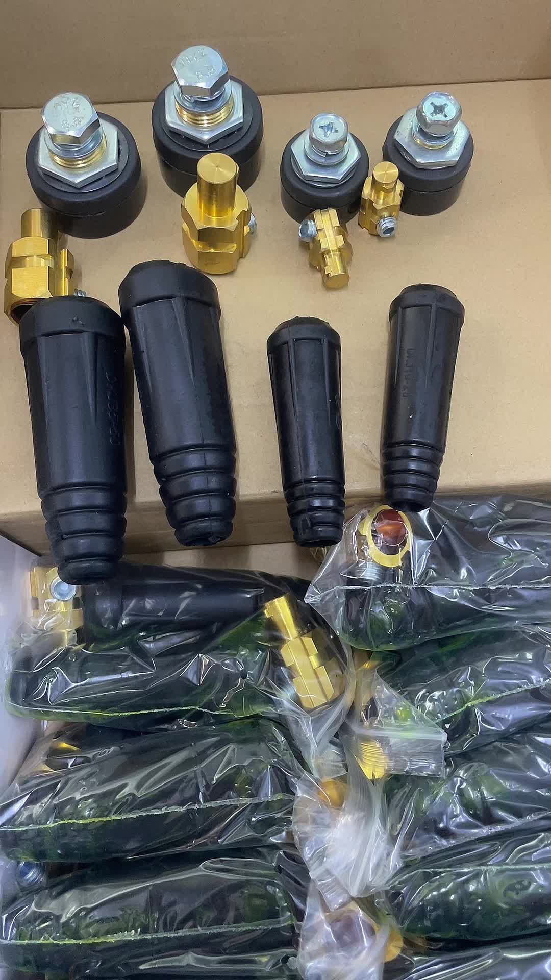 焊机通用插头插座,全铜配件大体铜,耐烧耐用#插头插座 #五金工具