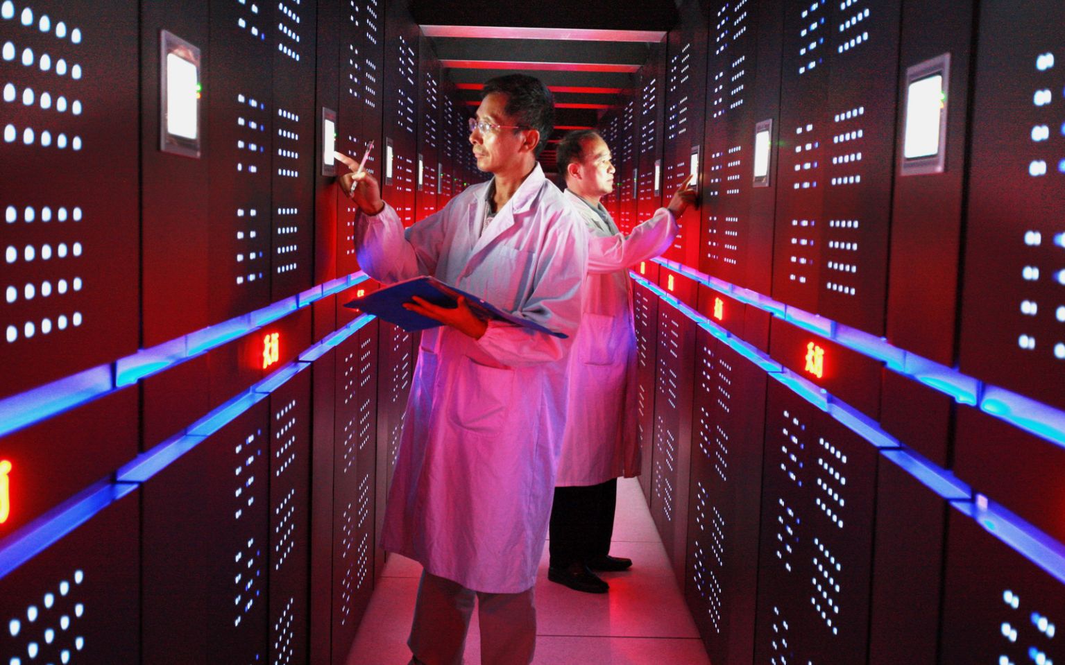 中国“超体”计算机!一秒百亿亿次运算速度,和寡姐比谁快?