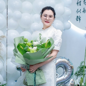 隆奔财税集团刘洪英 