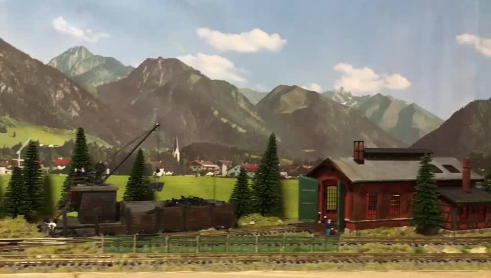 第一视角遨游在欧式火车模型沙盘