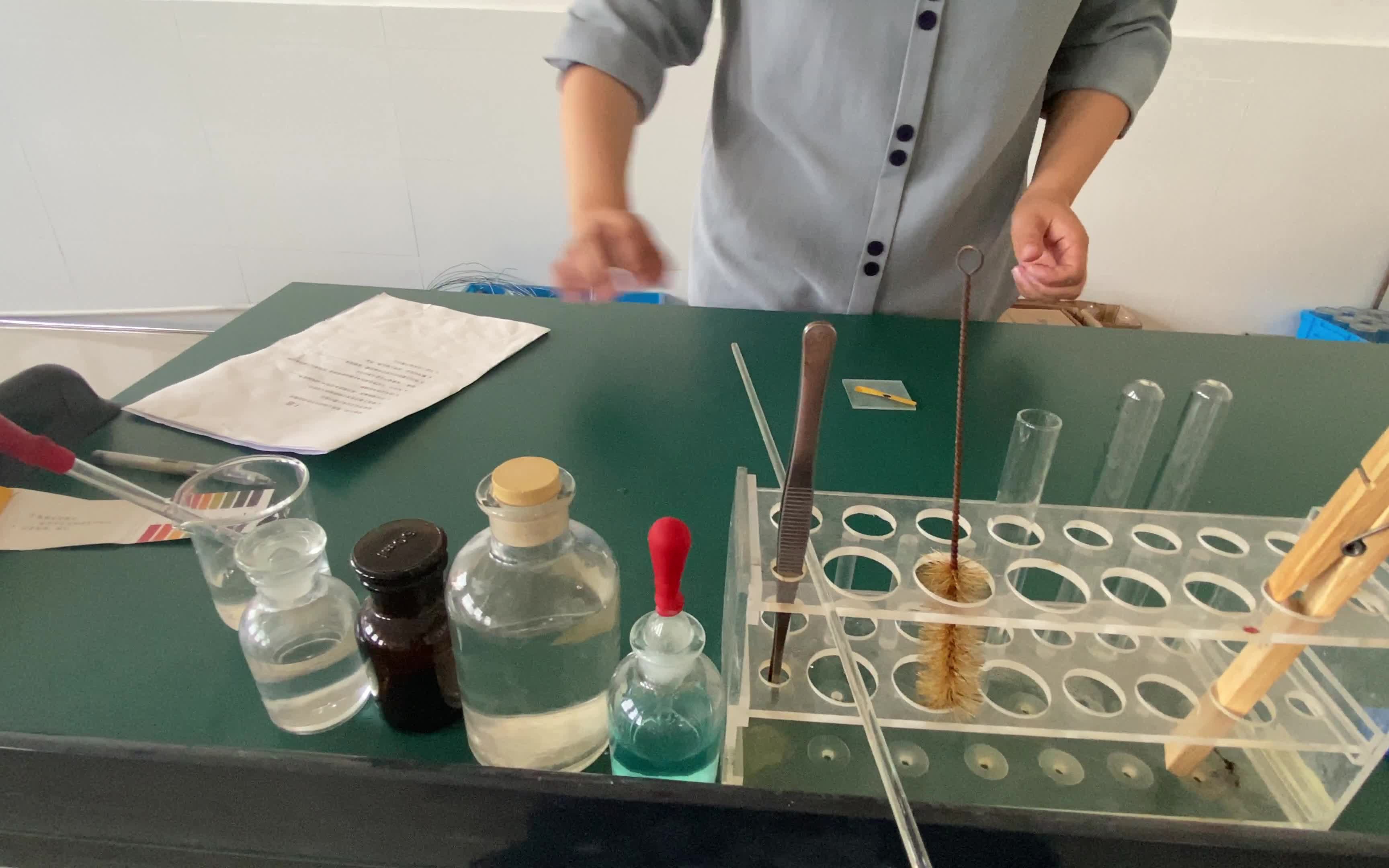 氢氧化钠的化学性质的探究