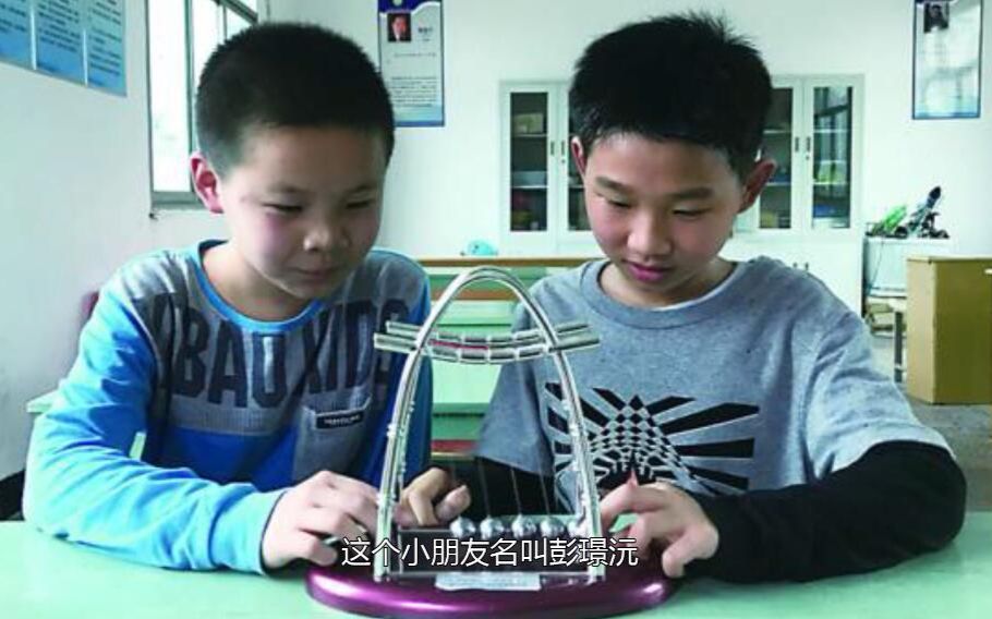 5年级小学生发明手机黑屏神器,分分钟让你手机黑屏,看你咋玩王者荣耀