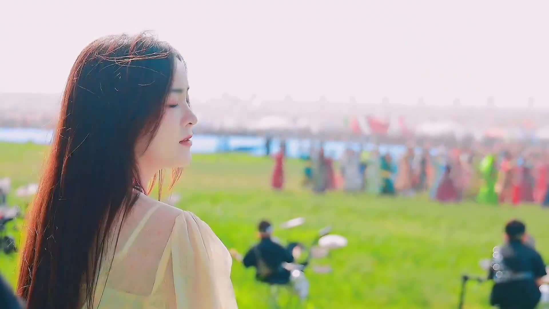 游美丽草原,共同相聚内蒙古自治区第34届草原那达慕#夏天必冲那达慕 #人的一生一定要去一次那达慕 #荷尔蒙爆棚的那达慕#夏天来锡林郭勒看那达慕吧 #暑假旅行开始了