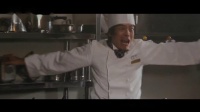 卡瑞克家居安全小知识:厨房油锅起火,千万不要用水灭火!