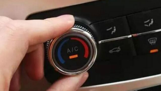 汽车开暖风,为什么制冷的A/C灯也亮了?有什么用?