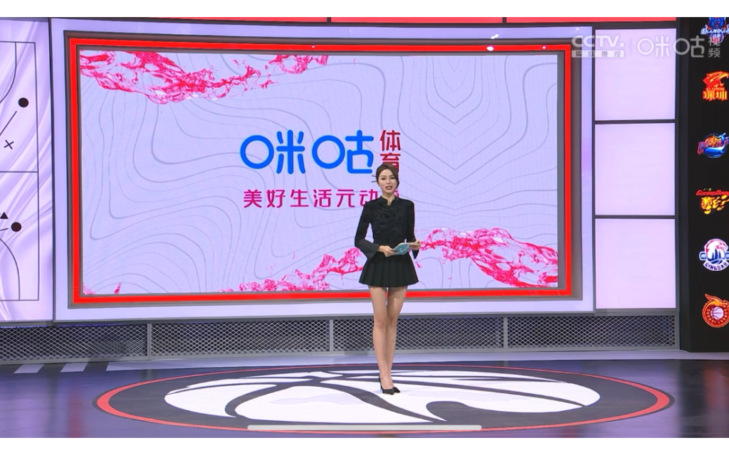 咪咕小太阳0423,为自己喜爱的球队流泪,女记者满脸崇拜的看着男球员