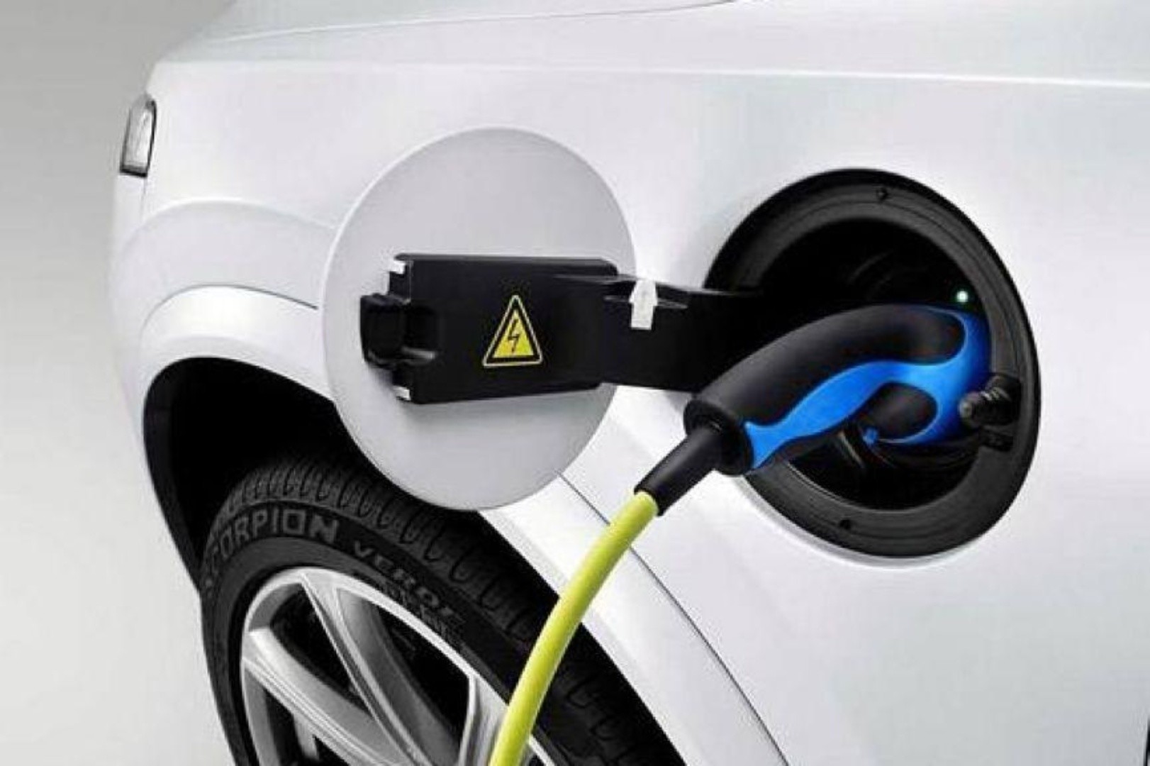 那些买插电混动车的人,为什么都很少给车充电?