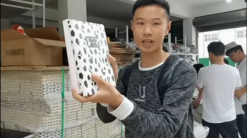 谁能想象?网上15的笔记本这里十元三本,这也太便宜了吧。