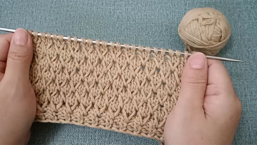 没想到平针里简单点缀一下,会编织出这么漂亮的花样来!