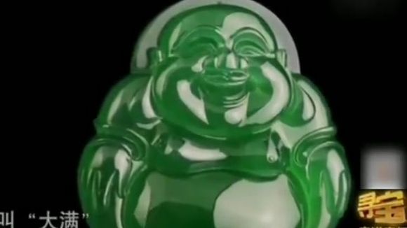 女子带冰种翡翠鉴定,主持人称像假的一样,专家估价1000万吃惊