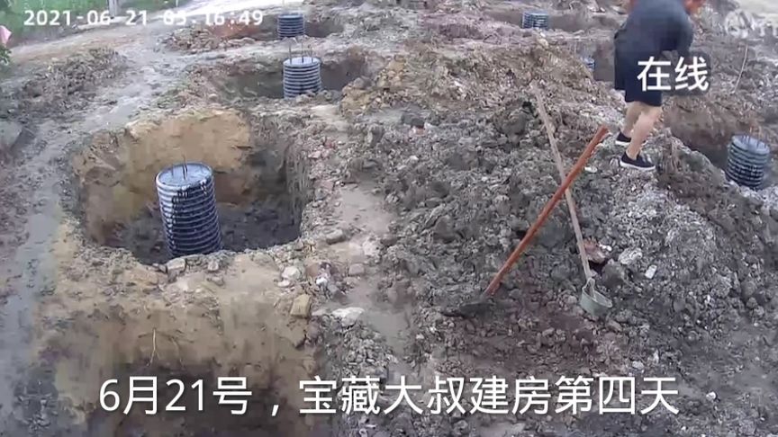自建房独立基础回填,这种支模方式好,模板都不用拆直接回填