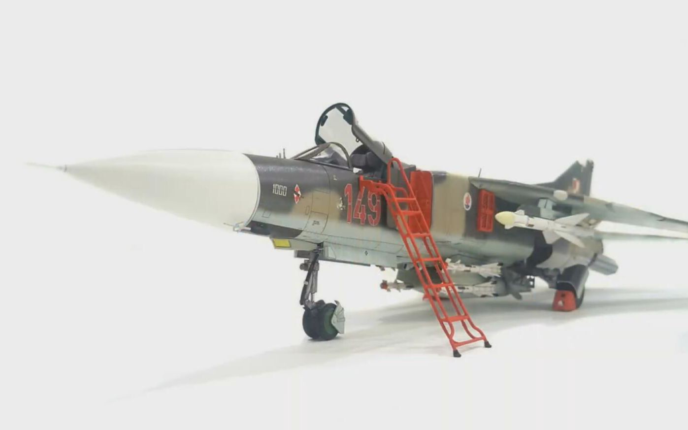 【纸模制作】MiG-23MF FLOGGER 1/33 Angraf