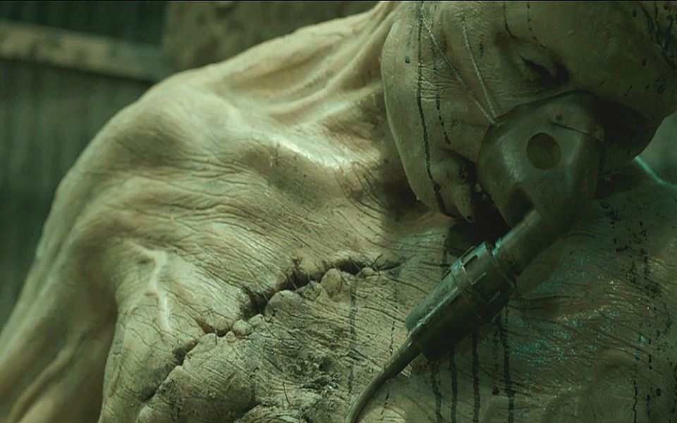 《死亡矿坑》:为寻找二战日本遗留黄金,深入地下矿坑,竟发现生化研究...