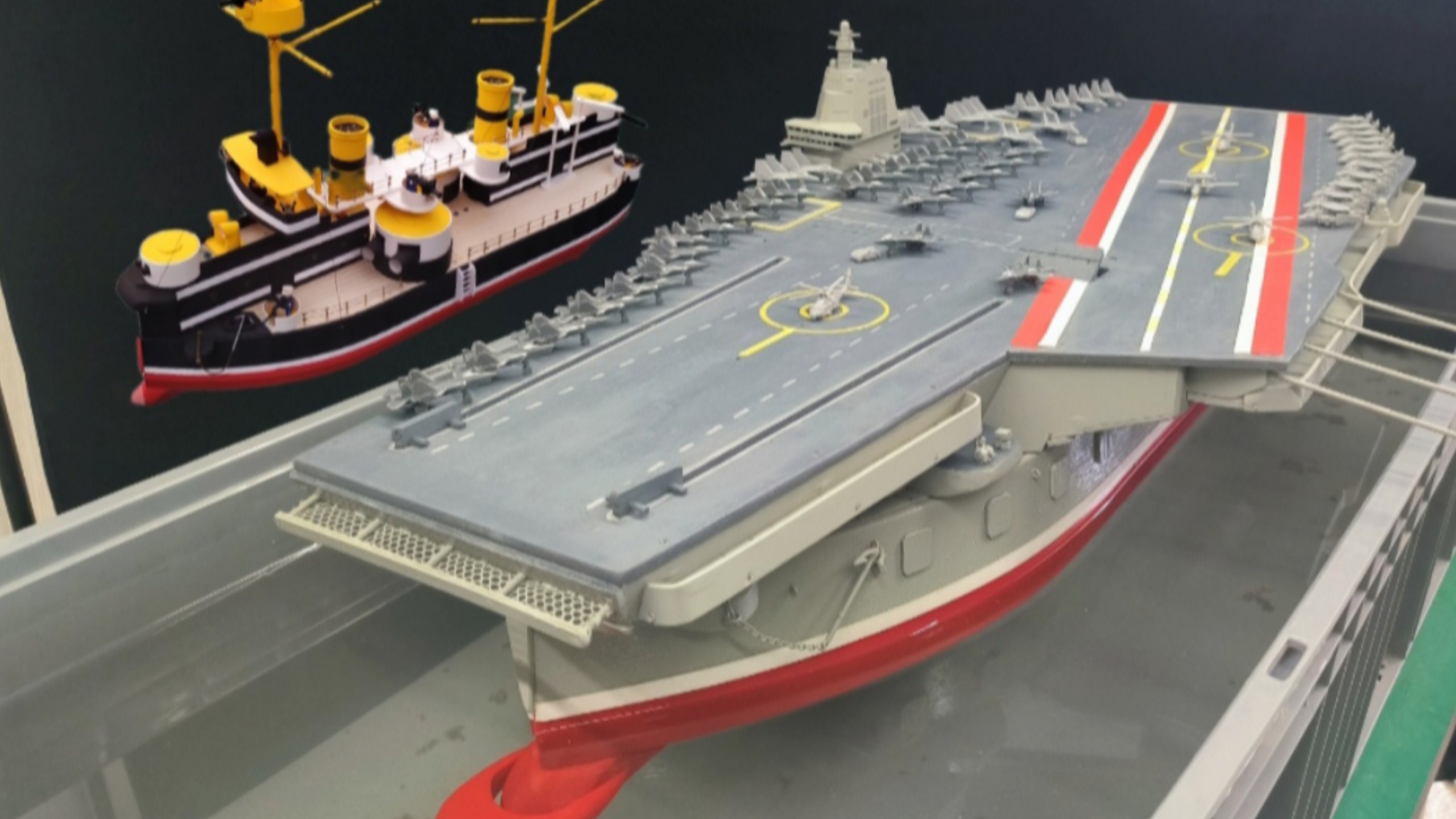 改装弹射航母遥控模型,涅槃重生的铁甲003