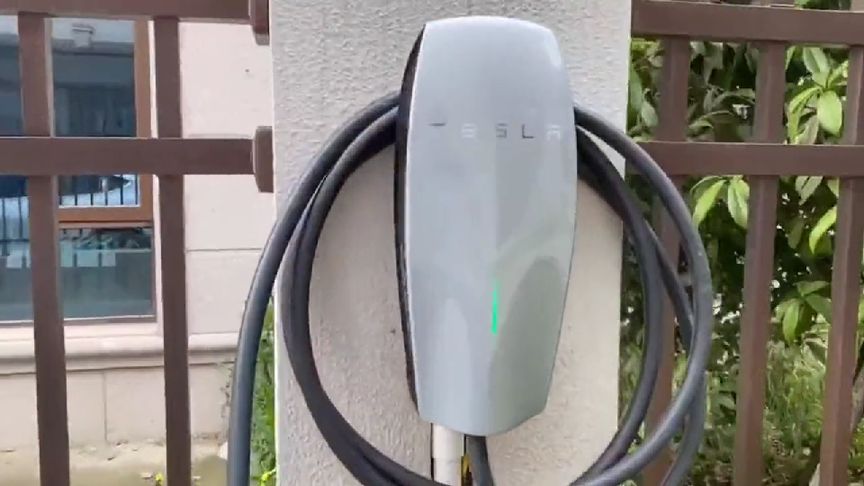 特斯拉家用充电桩安装,我已经回不去燃油车了,纯电动车真香!