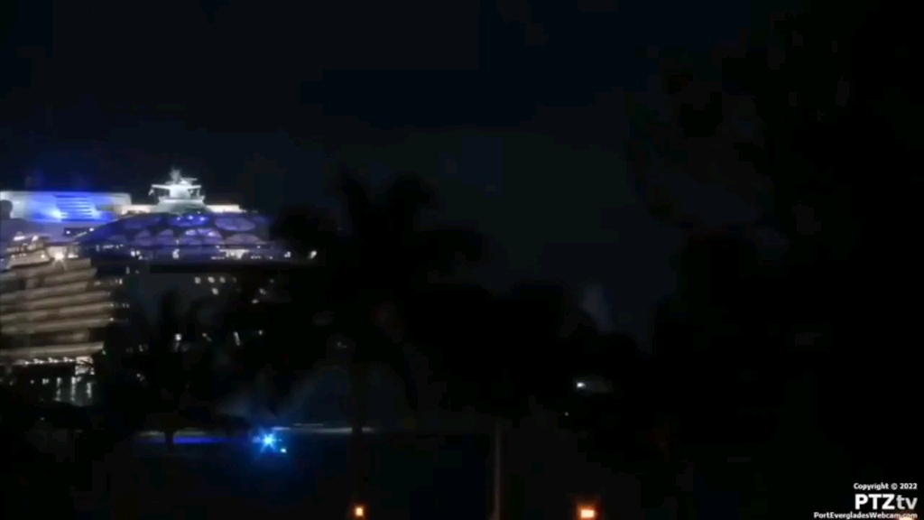 全球最大邮轮皇家加勒比游轮海洋奇迹号,傲视启航
