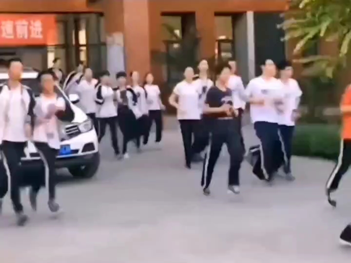 疯狂压抑的教学模式,为这些学生感到心疼!#衡水中学的一天