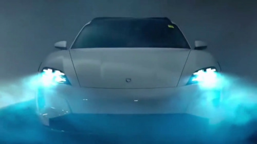 保时捷跑车贯穿式尾灯设计,配字母标志,瞬间运动感拉满