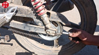 摩托车大小链轮该如何更换?师傅教你最详细的技巧,几分钟就换好