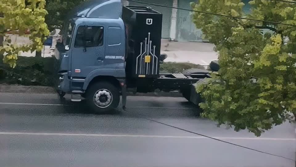这款就是新能源汽车,非常漂亮看看吧!