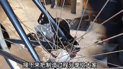 年轻小伙月薪十万,竟将普通自行车改装为电动飞车,速度超越电瓶车!