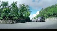 偶遇一辆五菱面包车,撑着满载货物的大货车,网友:不愧为神车!