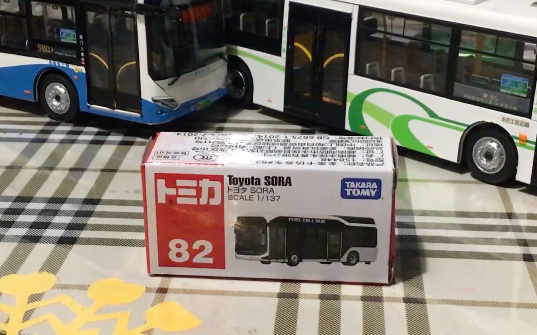多美卡1:137巴士!