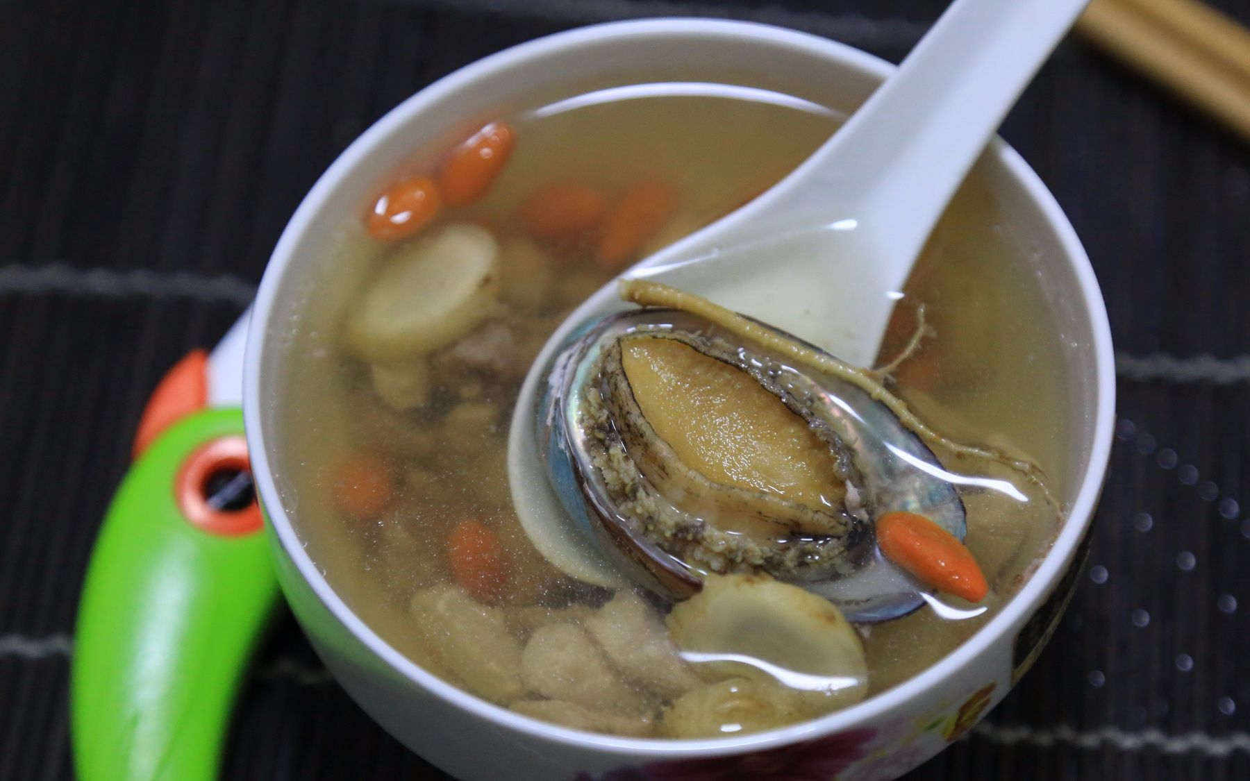 鲜人参还可以这样吃!鲍鱼参杞汤,蒸出来的尚汤,鲜美益智养颜! 长白山...