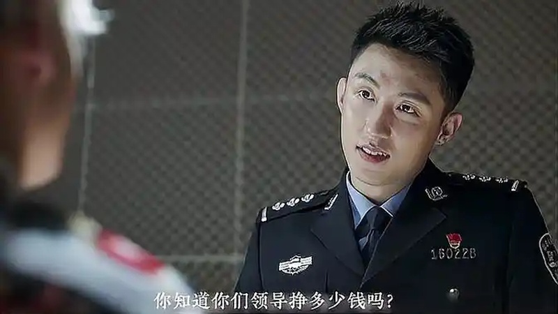 破冰行动:缉毒警抓捕毒贩却被村民围堵,一丝线索牵出惊人黑幕!