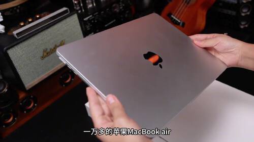 这才叫轻薄笔记本电脑。苹果MacBook Air笔记本电脑