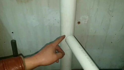 今天才知道,在pvc下水主管道上接分支,不用断管,这个方法好用