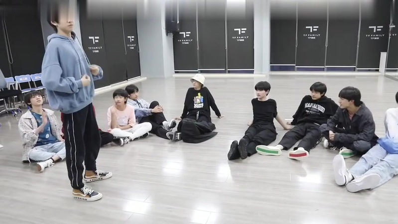 《TF家族》三代的真心话大冒险