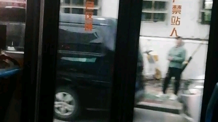 厦门公交901路下客门拉塞门开关门动画展示(华为畅享7s拍摄)